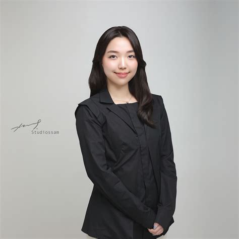 김남욱 왠지 크리스마스 선물을 먼저 받은 것 같은 날 의상은 스튜디오 소장품 크리스마스 컨셉촬영 메리크리스마스 개인화보 화보촬영 프로필사진