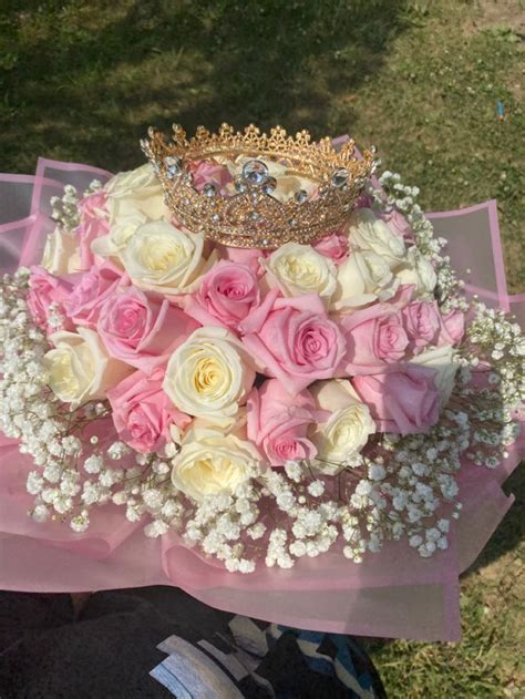 Princess Ramo Bouquet With Crown