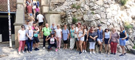 Трансилвания уникална с зашеметяващи замъци като Бран близо до Брашов готическа приказка