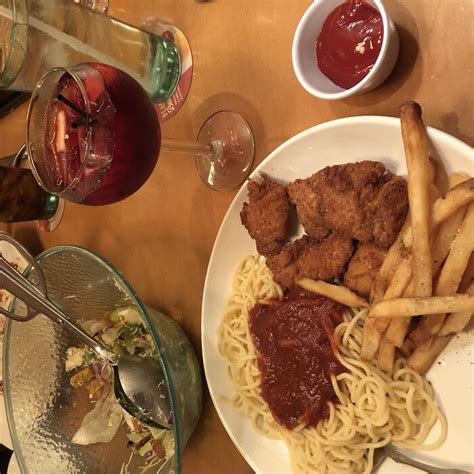 30 Picky Eaters Show Off Their Happy Meals That May Leave You Very Sad