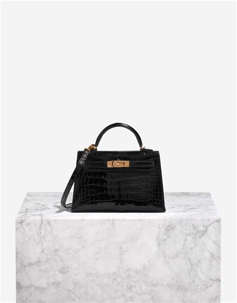A Closer Look At The Hermès Mini Kelly Bag SaclÀb