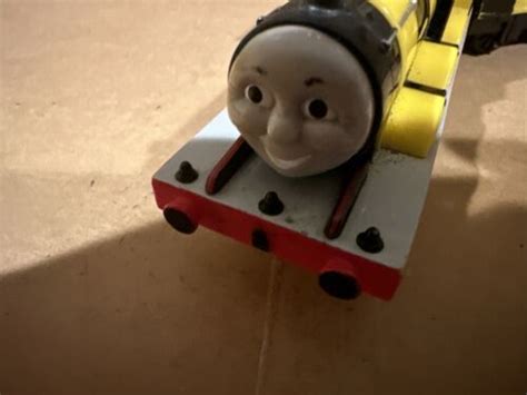 Thomas And Friends Trackmaster Bumblebee James Motorized Train Engine Hit Toy 2006 4650534300