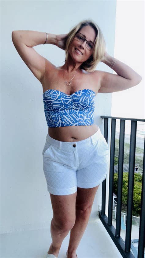 Sexy Older Woman Thick Juicy Thighs Wide Hips Small Waistmilfs And