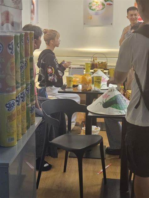 Chiêm Ngưỡng Hình Ảnh Cuối Cùng Của Yua Mikami Trước Khi Rời Việt Nam Fan Nô Nức Săn Lùng