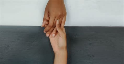 감정 이입 결속 공동 작업 공제 관계 넓히다 다양성 다양성의 단결 단란함 도움 돌보다 돕는 동일성 따뜻함 만지다 믿음 보조 보증 뻗는 사랑