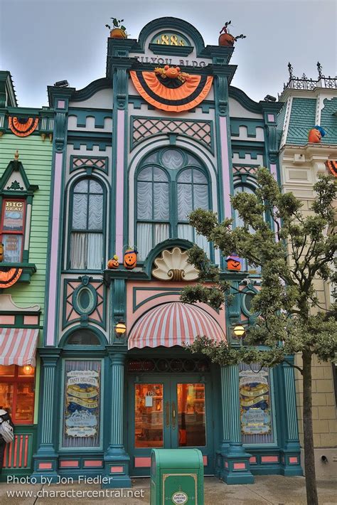 Boardwalk Candy Palace At Disney Character Central Building