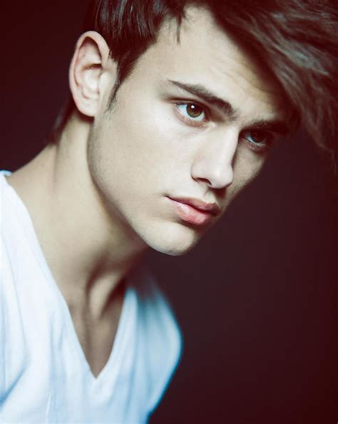 Парень с русыми волосами и зелёными глазами 69 фото