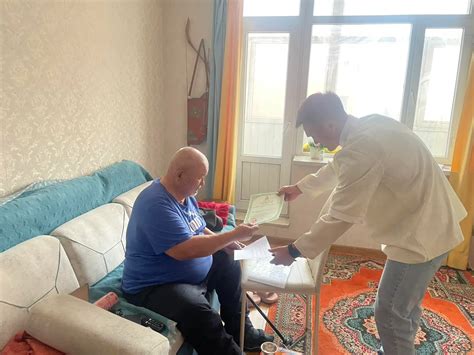 Өмнөговь аймгийн Засаг Дарга Н Энхбатын баталсан Ахмадад ээлтэй буухиа