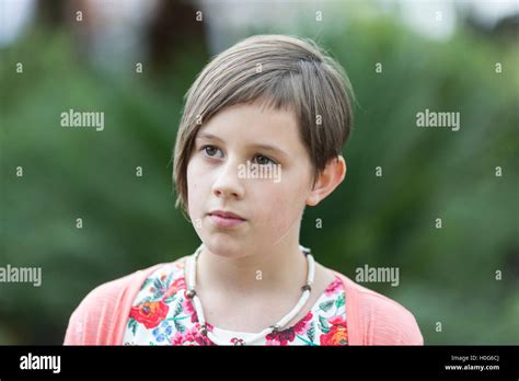 Ruby Barnhill English Actress Played The Lead Role Of Sophie In Steven Spielbergs 2016 Film