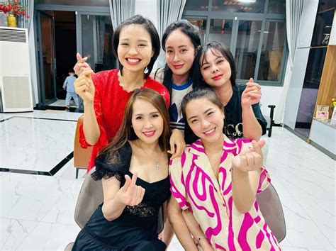 Minh Thư Gái Nhảy đưa Con Gái Về Việt Nam Khoe Dáng Nóng Bỏng Với áo