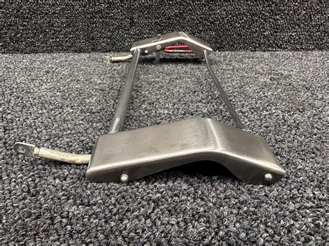 002 430055 2 002 430008 136 Beech F33a Rh Openable Window Latch Assembly