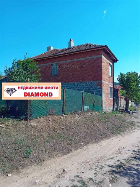 Двуетажна къща в село Главан Двуетажна къща 100 кв м РЗП 1000 кв м двор Къщи Вили Гла