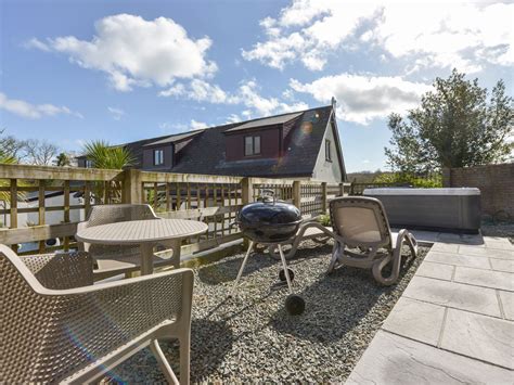 Bellas Cottage Halwill Junction Devon England Hot Tub Getaways Hot Tub Cottages Hot