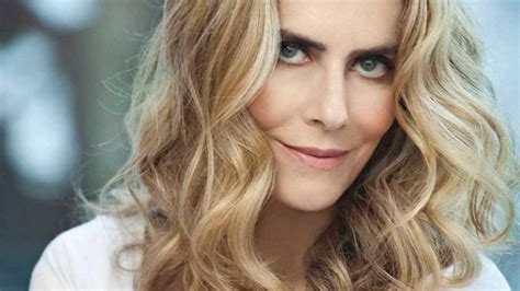 Maitê Proença Pede Ajuda Para Libertar Girafas Presas Em Resort