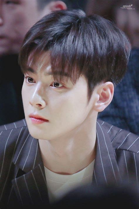 아이돌 이슈 차은우 또 한번의 레전드 날  180323 서울패션위크 Facebook