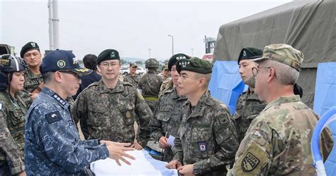 전방전개외과팀 운영 설명하는 이국종 국군 대전병원장