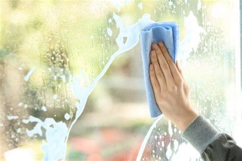 Como Limpar Vidros Dicas Para Manter Janelas Sem Manchas