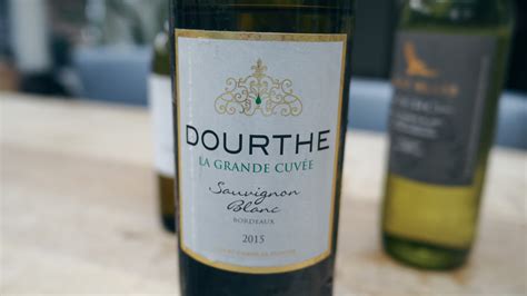 A Blind Tasting Of 10 Assorted Whites
