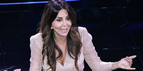 Sabrina Ferilli E Il Bacio Clamoroso Con Maria De Filippi A Tu Si Que