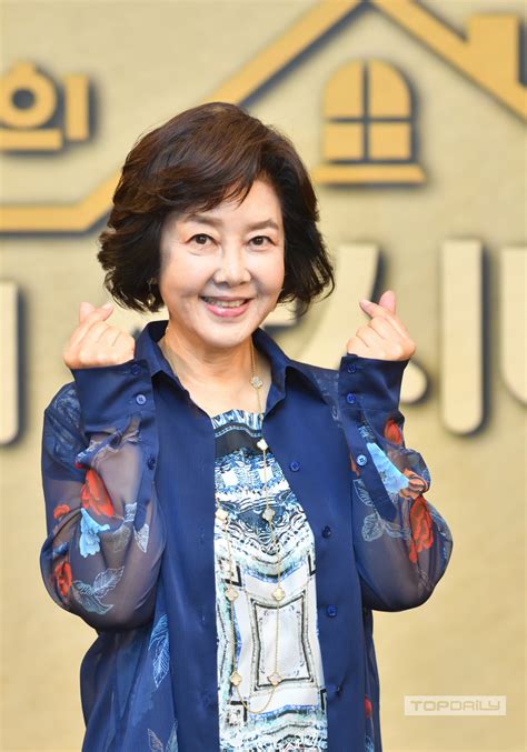 같이 삽시다 김영란 미소지으며 손하트