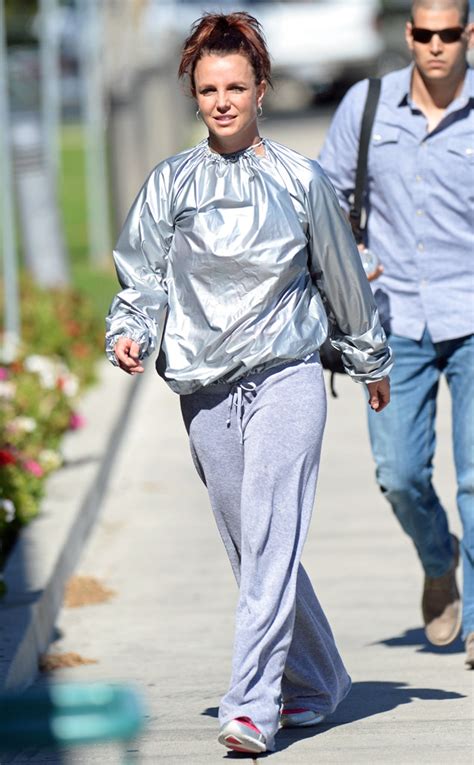 Britney Spears Weird Workout Gear Its A Sauna Suit