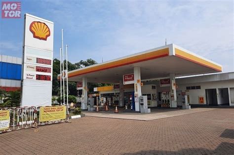 Pelanggan Spbu Kuning Cemberut Harga Bensin Dan Solar Swasta Terbaru