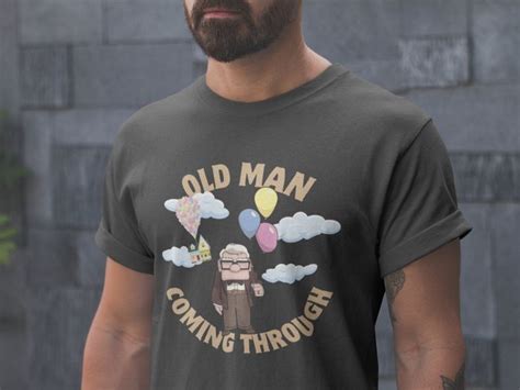 Old Man Coming Through Shirt Carl UP Pixar en 2024