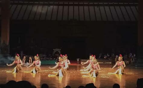 Ikut Solo 24 Jam Menari Keraton Kasunanan Tampilkan Bedaya Endol Endol