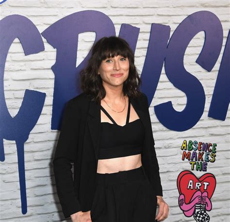 Zoe Lister Jones Comes Out As Queer While Debuting New Romance Us Weekly