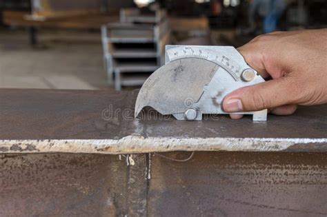 Using The Welding Gauge To Measure The Convexity And Weld Reinforcement