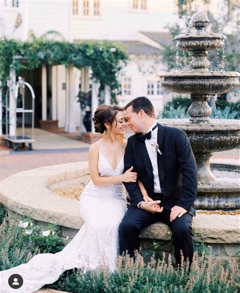 Pin By Christine Shin On Photo Ideas Engagement Wedding Poses