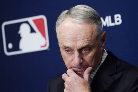 Rob Manfred Says He Regrets Giving Astros Players Immunity Los Angeles Times