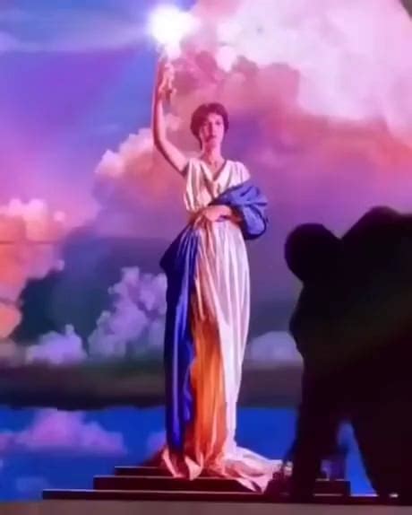 Columbia Torch Lady Runusualvideos