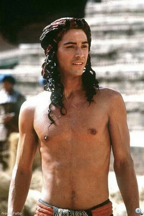 Pin By Lola Honey On Young Keanu Reeves Keanu Reeves Young Shirtless