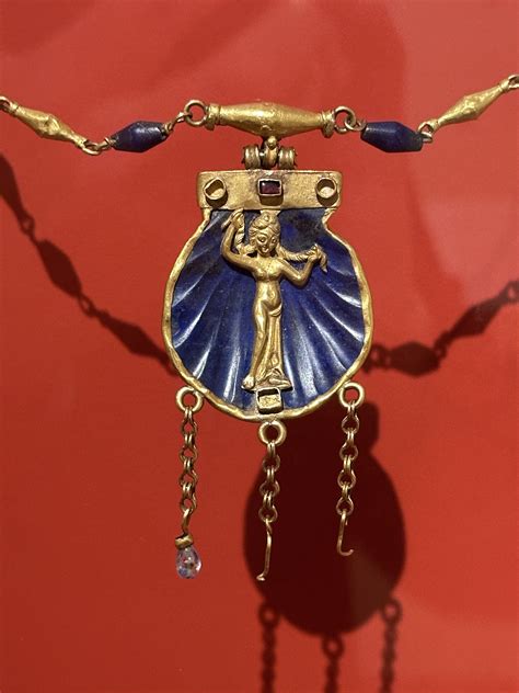 Roman Times Aphrodite Anadyomenes Special Symbolism