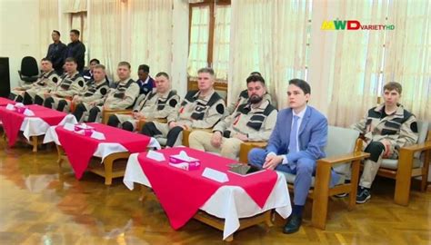 Mizzima ဓါတ်ပုံ စစ် ကောင်စီခန့် စက်မှုဝန်ကြီးနှင့် ရုရှားပညာရှင်အဖ