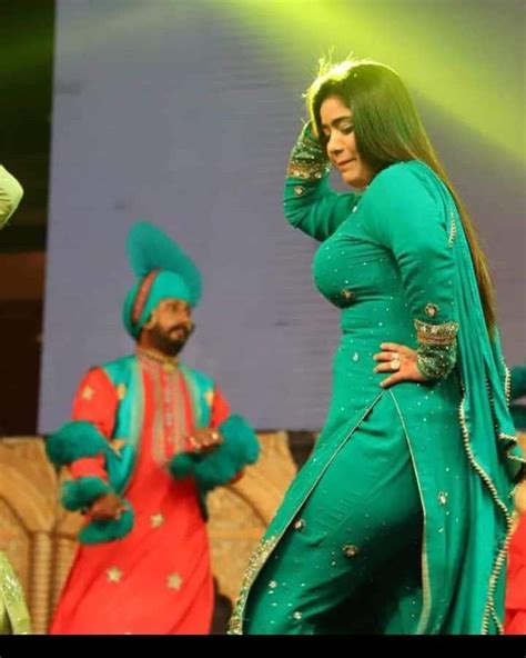 Pin de Pradhan Verma en महलओ क लए फशन