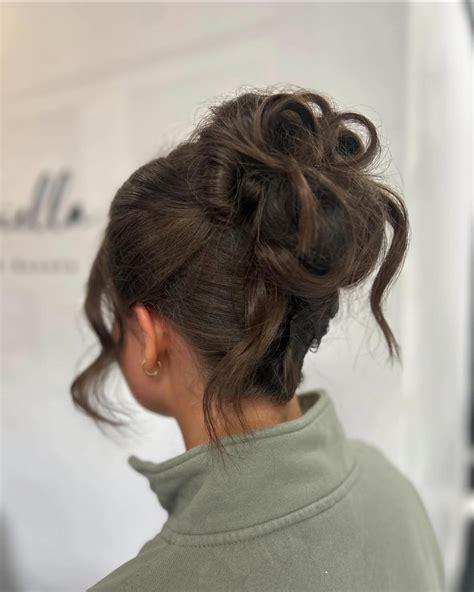 16 Messy Bun Hairstyles For Stunning Upstyle Ideas Pixelify