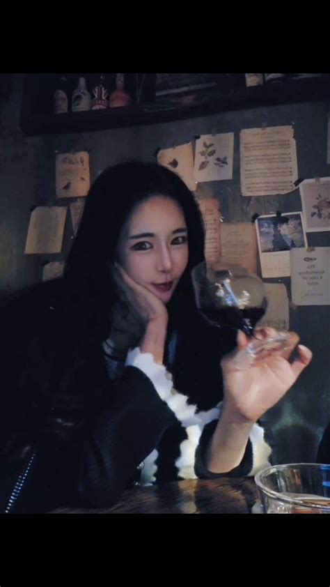 진예나 2년전 아니 횟수로는 3년전 사진 투척😁😁 온리원유니버스 진예나 대표 레이싱모델 Selfie Model Instagram