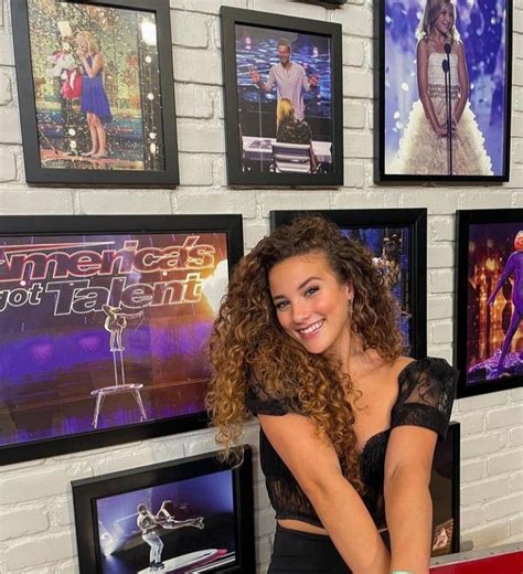 Sofie Dossi Her Style Is So Good Artofit