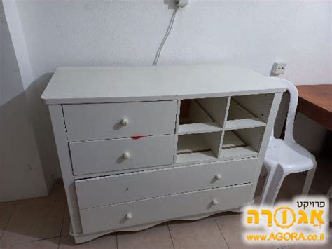 תמונה של שידה לבנה למסירה בחינם מודעה 2712383