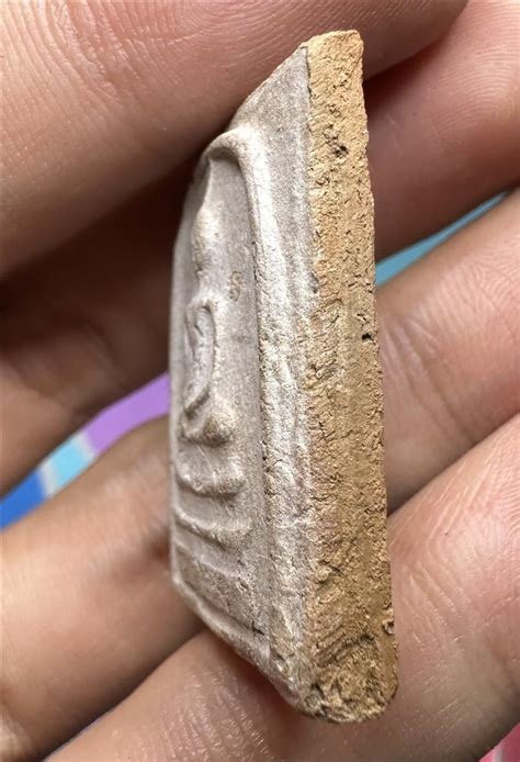 หลวงปู่หงษ์ พรหมปัญโญ จ สุรินทร์ พระปัถวีธาตุ พิมพ์พระสมเด็จ พิมพ์ใหญ่สร้าง 2000 องค์ พอเจอน้