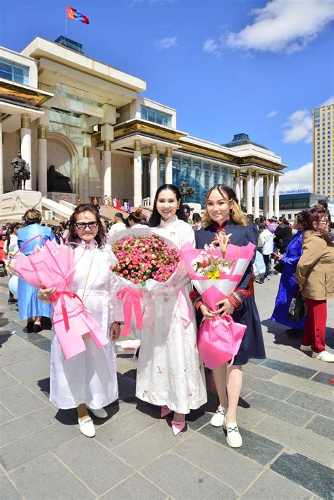 Цөмөөхэй Газар дээрх ганц эгчдээ Алдарт эхийн одон авсанд нь халуун баяр хүргэе ️🏵️Л