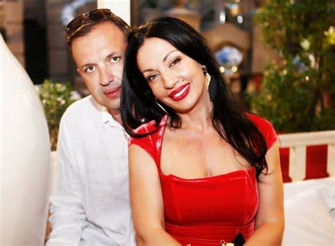 მამულიჩამ ახალშობილი შვილიშვილის ფოტოები გაასაჯაროა როგორ გამოიყურება პატარა ალექსანდრე