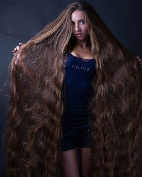 Девушки с длинными волосами красивые картинки