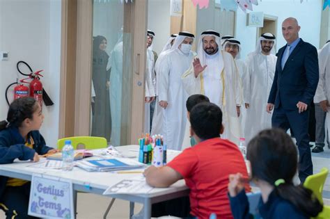 تعليم الإمارات 52 عاماً في بناء الأجيال صحيفة الخليج