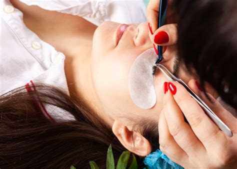 How To Remove Eyelash Extensions Your Expert Guide