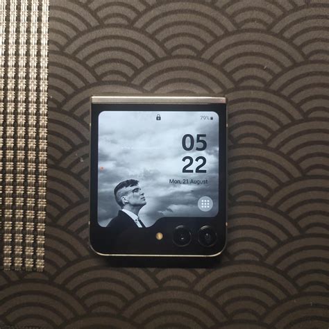 Just bought a brand new zflip 5 and the battery life is absolutely ...