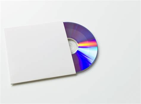 흰색 배경에 고립 된 Cd Dvd 또는 Blu Ray 종이 케이스 프리미엄 사진