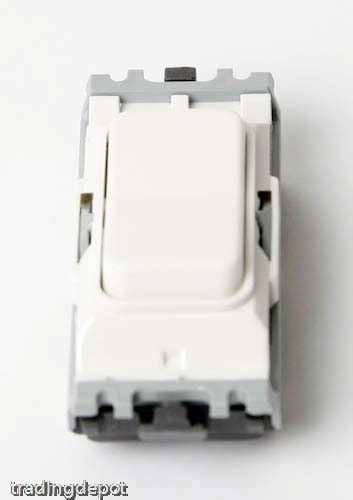 MK Grid Switch Retractive 10amp White